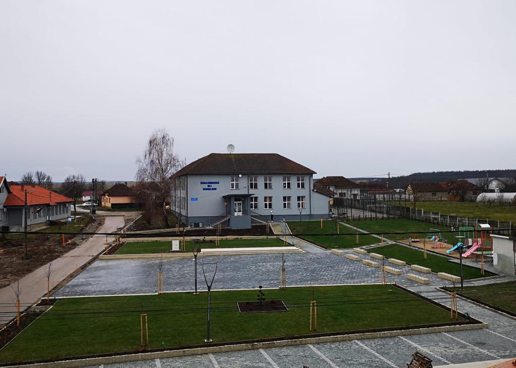 Parc nou în Cociuba Mare, finanțat prin campania „ Luna curățeniei în ... Parc nou în Cociuba Mare, finanțat prin campania „ Luna curățeniei în ...